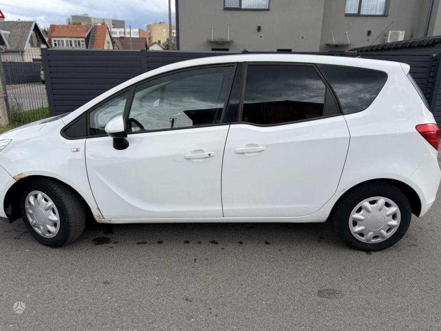 White Opel Meriva 2012 in Kaunas, with an engine capacity of 1.40 L and mileage of 144 thousand km for 3350 €, photo 9 on AUTOMOTO.COM.LV