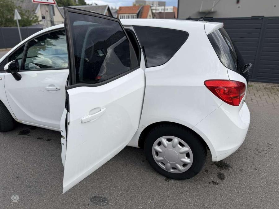 White Opel Meriva 2012 in Kaunas, with an engine capacity of 1.40 L and mileage of 144 thousand km for 3350 €, photo 12 on AUTOMOTO.COM.LV