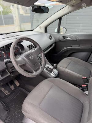 White Opel Meriva 2012 in Kaunas, with an engine capacity of 1.40 L and mileage of 144 thousand km for 3350 €, photo 14 on AUTOMOTO.COM.LV