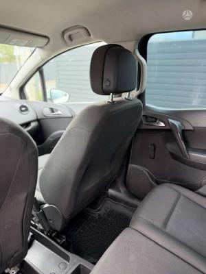 White Opel Meriva 2012 in Kaunas, with an engine capacity of 1.40 L and mileage of 144 thousand km for 3350 €, photo 16 on AUTOMOTO.COM.LV