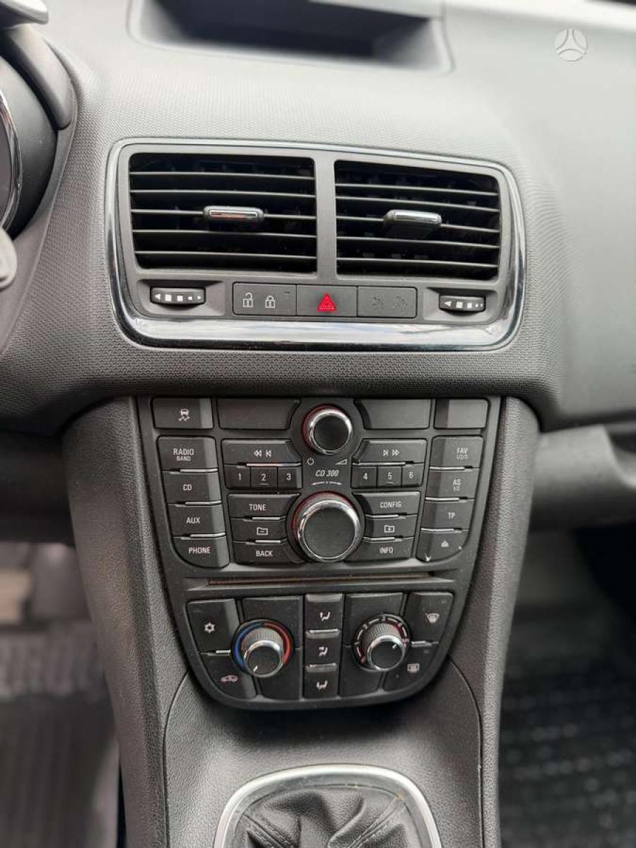 White Opel Meriva 2012 in Kaunas, with an engine capacity of 1.40 L and mileage of 144 thousand km for 3350 €, photo 25 on AUTOMOTO.COM.LV
