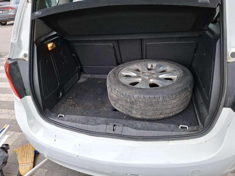 Balts Opel Meriva 2013 Viļņa, ar dzinēja tilpumu 1.36 L un nobraukumu 164 tūkst. km par 3300 €, foto 19 vietnē AUTOMOTO.COM.LV