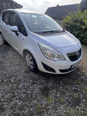 White Opel Meriva 2013 in Bauska, with an engine capacity of 1.70 L and mileage of 258 thousand km for 3100 €, photo 4 on AUTOMOTO.COM.LV