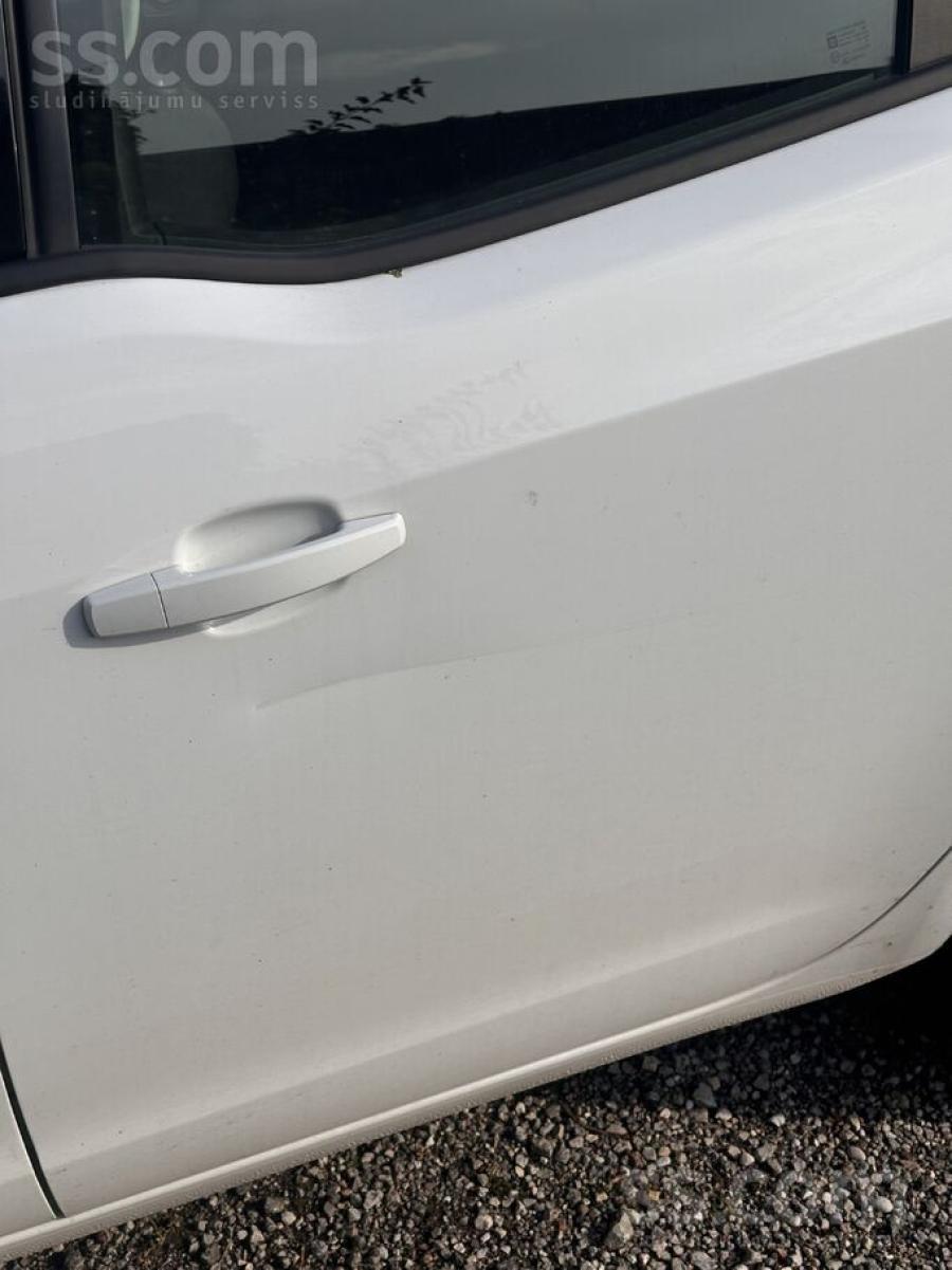 White Opel Meriva 2013 in Bauska, with an engine capacity of 1.70 L and mileage of 258 thousand km for 3100 €, photo 5 on AUTOMOTO.COM.LV