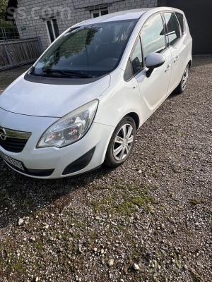White Opel Meriva 2013 in Bauska, with an engine capacity of 1.70 L and mileage of 258 thousand km for 3100 €, photo 6 on AUTOMOTO.COM.LV