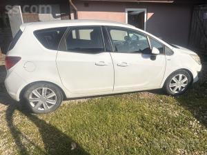 White Opel Meriva 2013 in Bauska, with an engine capacity of 1.70 L and mileage of 258 thousand km for 3100 €, photo  on AUTOMOTO.COM.LV