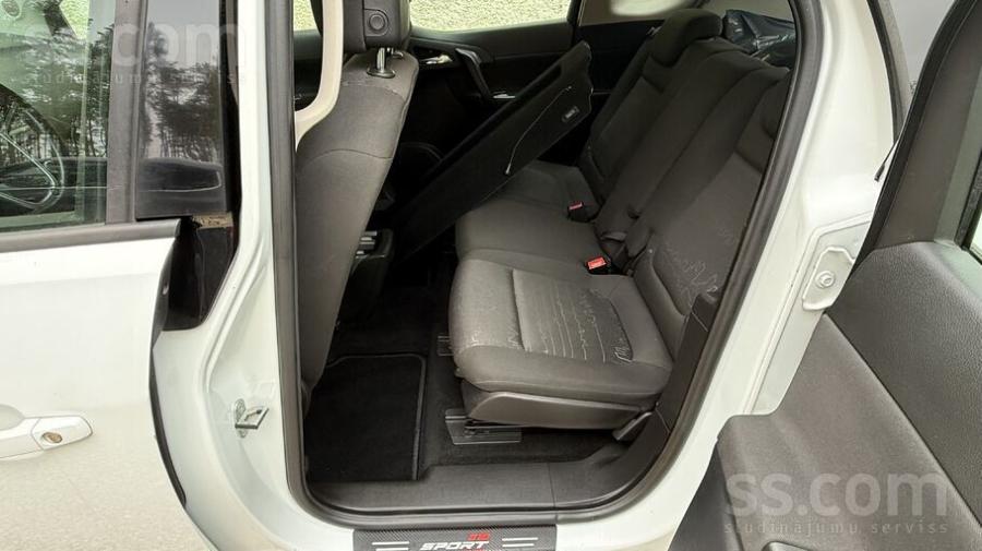 White Opel Meriva 2013 in Valmiera, with an engine capacity of 1.70 L and mileage of 279 thousand km for 3600 €, photo 6 on AUTOMOTO.COM.LV