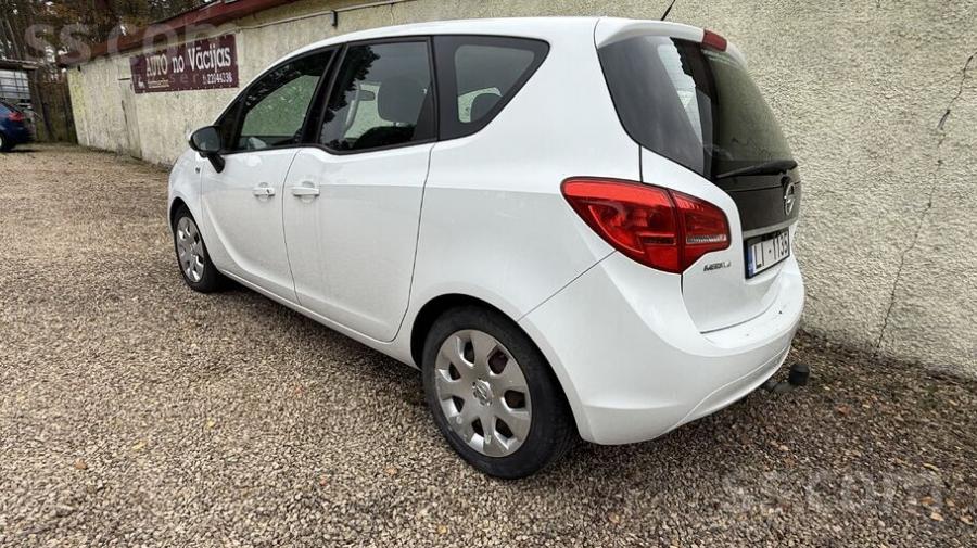 White Opel Meriva 2013 in Valmiera, with an engine capacity of 1.70 L and mileage of 279 thousand km for 3600 €, photo 9 on AUTOMOTO.COM.LV