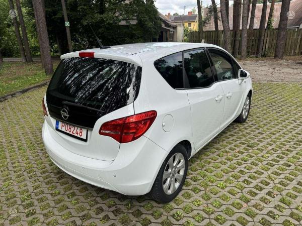 White Opel Meriva 2014 in Kaunas, with an engine capacity of 1.25 L and mileage of 210 thousand km for 2900 €, photo 4 on AUTOMOTO.COM.LV