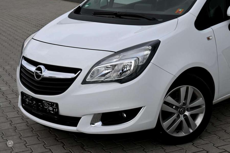 White Opel Meriva 2015 in Kretinga, with an engine capacity of 1.60 L and mileage of 257 thousand km for 4999 €, photo 4 on AUTOMOTO.COM.LV