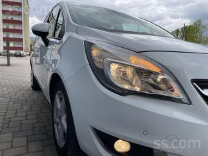 White Opel Meriva 2015 in Talsi, with an engine capacity of 1.60 L and mileage of 157 thousand km for 3900 €, photo 25 on AUTOMOTO.COM.LV