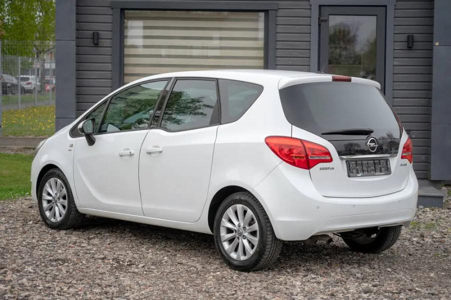 Balts Opel Meriva 2015 Liepāja, ar dzinēja tilpumu 1.60 L un nobraukumu 219 tūkst. km par 5500 €, foto 3 vietnē AUTOMOTO.COM.LV
