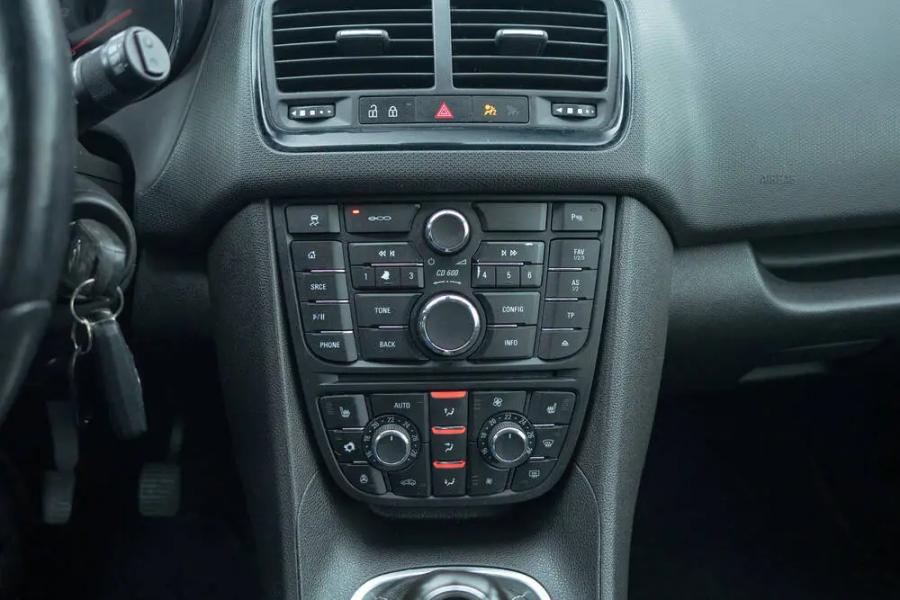 Balts Opel Meriva 2015 Liepāja, ar dzinēja tilpumu 1.60 L un nobraukumu 219 tūkst. km par 5500 €, foto 17 vietnē AUTOMOTO.COM.LV