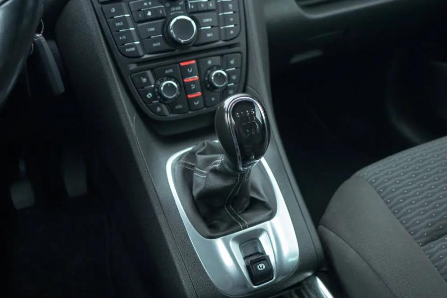Balts Opel Meriva 2015 Liepāja, ar dzinēja tilpumu 1.60 L un nobraukumu 219 tūkst. km par 5500 €, foto 18 vietnē AUTOMOTO.COM.LV