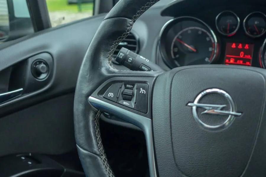 Balts Opel Meriva 2015 Liepāja, ar dzinēja tilpumu 1.60 L un nobraukumu 219 tūkst. km par 5500 €, foto 23 vietnē AUTOMOTO.COM.LV
