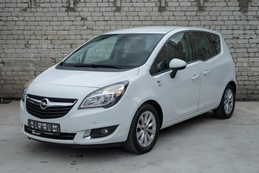 White Opel Meriva 2015 in Liepaja, with an engine capacity of 1.60 L and mileage of 219 thousand km for 4900 €, photo 3 on AUTOMOTO.COM.LV