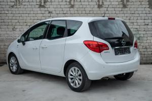 White Opel Meriva 2015 in Liepaja, with an engine capacity of 1.60 L and mileage of 219 thousand km for 4900 €, photo 4 on AUTOMOTO.COM.LV
