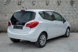 White Opel Meriva 2015 in Liepaja, with an engine capacity of 1.60 L and mileage of 219 thousand km for 4900 €, photo 5 on AUTOMOTO.COM.LV