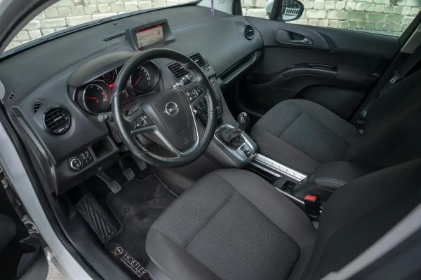 Balts Opel Meriva 2015 Liepāja, ar dzinēja tilpumu 1.60 L un nobraukumu 219 tūkst. km par 4900 €, foto 5 vietnē AUTOMOTO.COM.LV