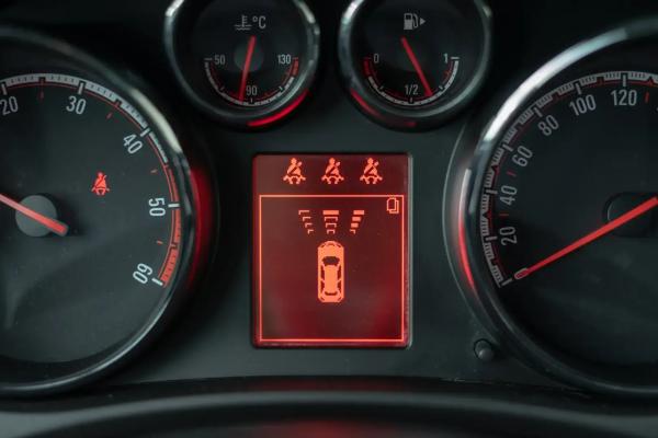 Balts Opel Meriva 2015 Liepāja, ar dzinēja tilpumu 1.60 L un nobraukumu 219 tūkst. km par 4900 €, foto 10 vietnē AUTOMOTO.COM.LV