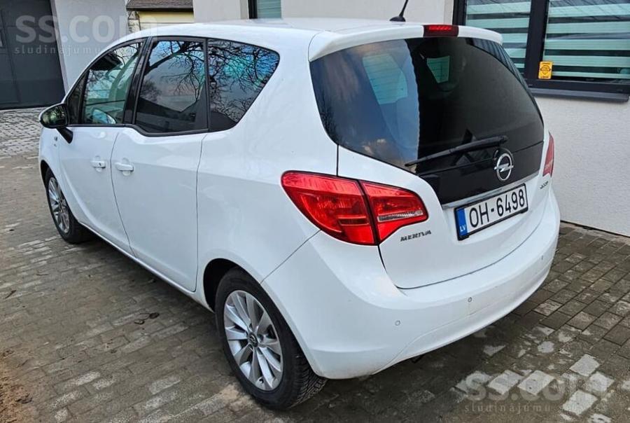 White Opel Meriva 2016 in Riga, with an engine capacity of 1.60 L and mileage of 193 thousand km for 4250 €, photo 2 on AUTOMOTO.COM.LV