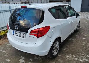White Opel Meriva 2016 in Riga, with an engine capacity of 1.60 L and mileage of 193 thousand km for 4250 €, photo 4 on AUTOMOTO.COM.LV