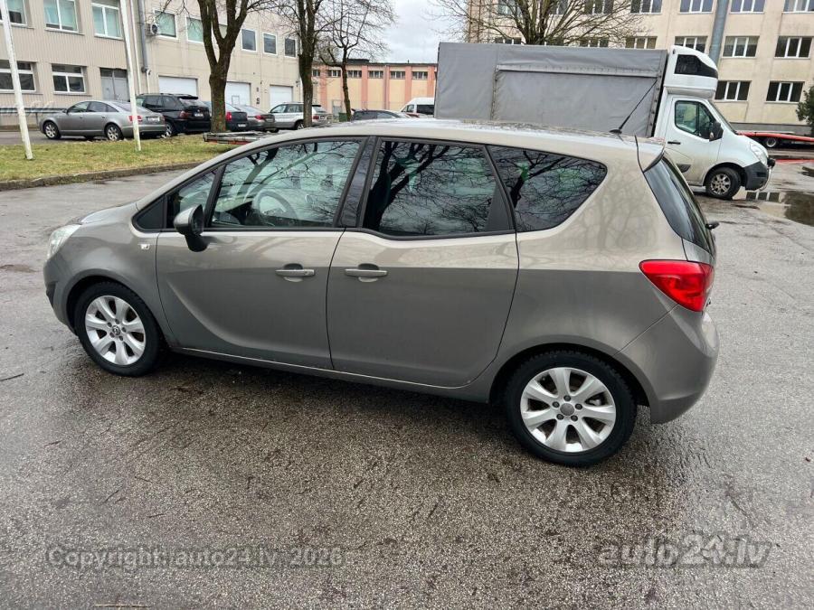 Yellow Opel Meriva 2011 in Narva, with an engine capacity of 1.70 L and mileage of 292 thousand km for 2499 €, photo 9 on AUTOMOTO.COM.LV