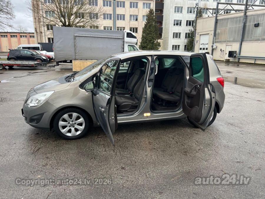 Yellow Opel Meriva 2011 in Narva, with an engine capacity of 1.70 L and mileage of 292 thousand km for 2499 €, photo 16 on AUTOMOTO.COM.LV