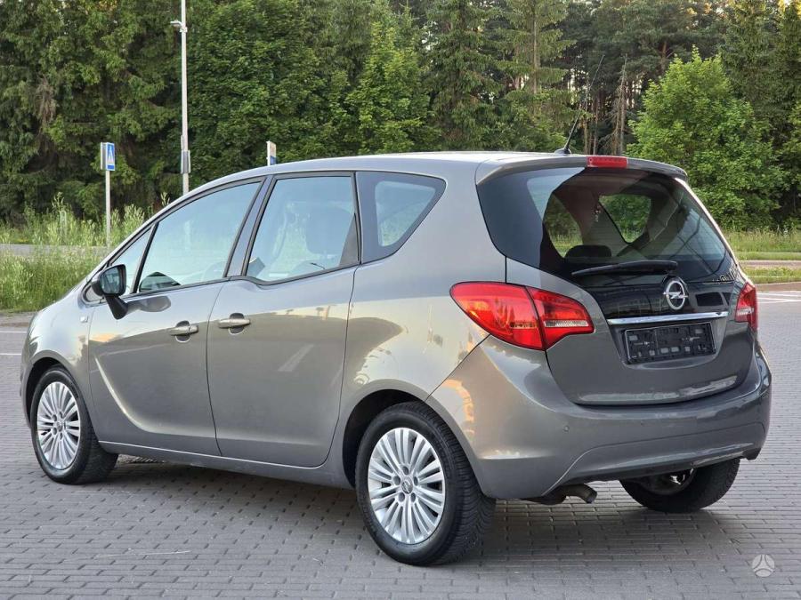 Yellow Opel Meriva 2013 in Utena, with an engine capacity of 1.69 L and mileage of 169 thousand km for 3750 €, photo 4 on AUTOMOTO.COM.LV