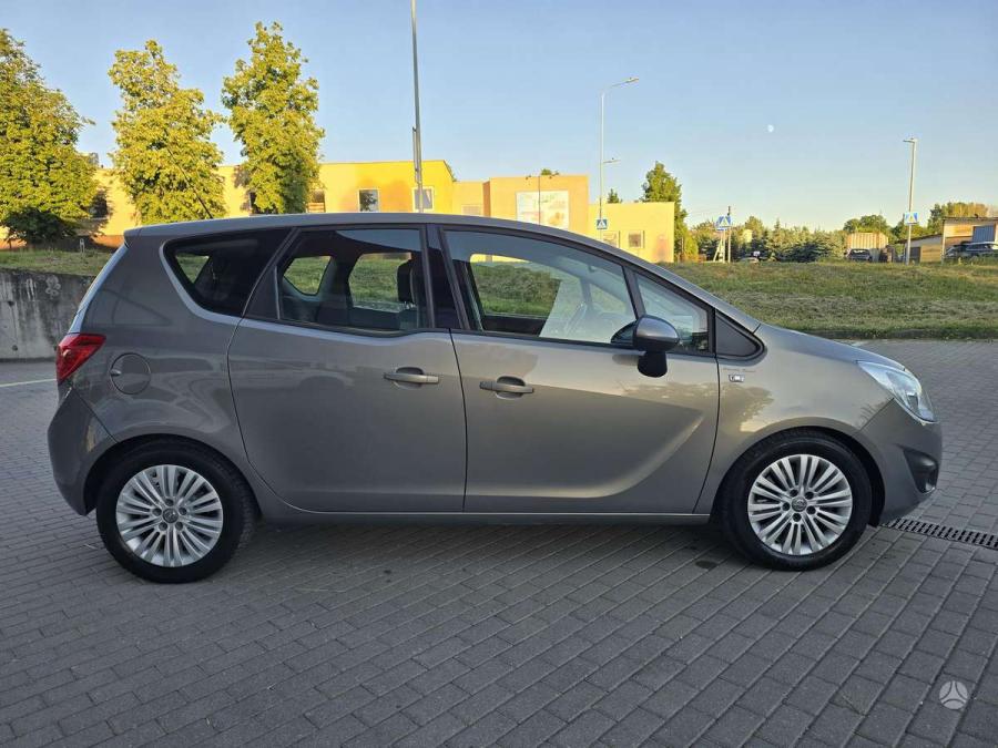 Yellow Opel Meriva 2013 in Utena, with an engine capacity of 1.69 L and mileage of 169 thousand km for 3750 €, photo 7 on AUTOMOTO.COM.LV