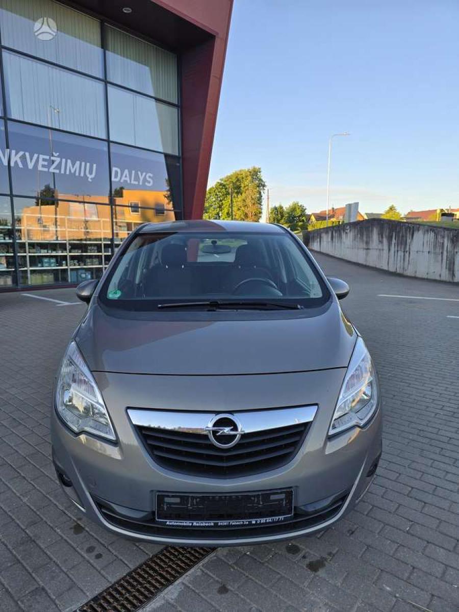 Yellow Opel Meriva 2013 in Utena, with an engine capacity of 1.69 L and mileage of 169 thousand km for 3750 €, photo 9 on AUTOMOTO.COM.LV