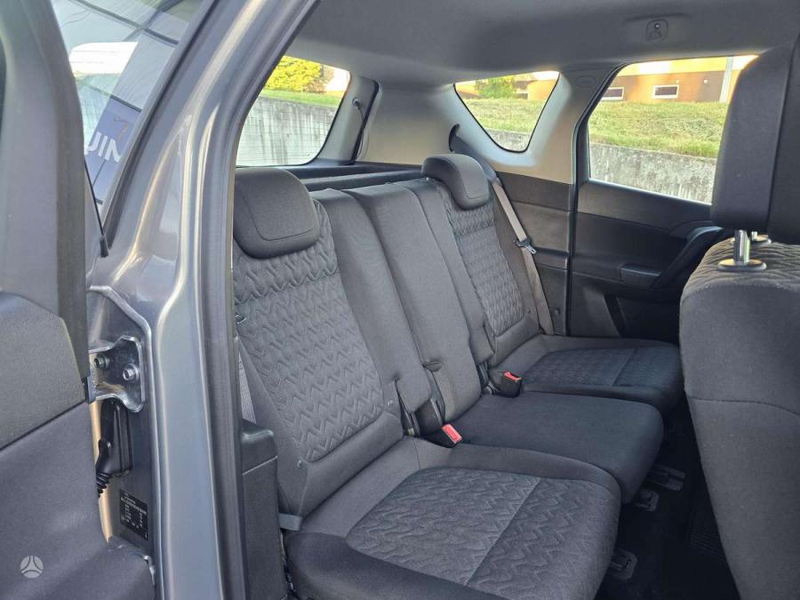 Yellow Opel Meriva 2013 in Utena, with an engine capacity of 1.69 L and mileage of 169 thousand km for 3750 €, photo 15 on AUTOMOTO.COM.LV