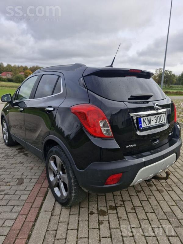 Black Opel Mokka 2012 in Valmiera, with an engine capacity of 1.70 L and mileage of 197 thousand km for 6600 €, photo 4 on AUTOMOTO.COM.LV