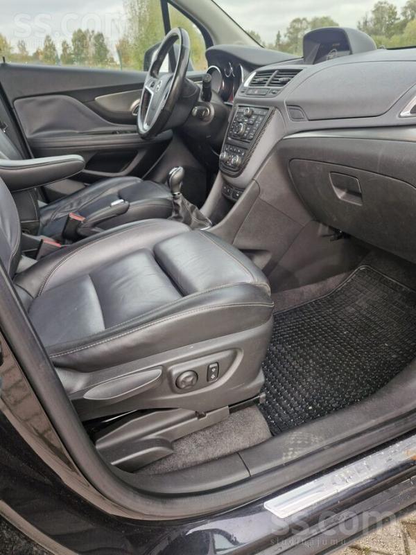 Black Opel Mokka 2012 in Valmiera, with an engine capacity of 1.70 L and mileage of 197 thousand km for 6600 €, photo 8 on AUTOMOTO.COM.LV
