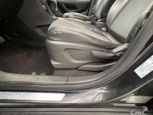 Black Opel Mokka 2013 in Vilnius, with an engine capacity of 1.69 L and mileage of 118 thousand km for 5900 €, photo 23 on AUTOMOTO.COM.LV