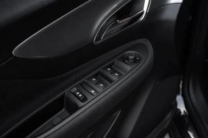 Melns Opel Mokka 2013 Jelgava, ar dzinēja tilpumu 1.60 L un nobraukumu 174 tūkst. km par 6500 €, foto 9 vietnē AUTOMOTO.COM.LV