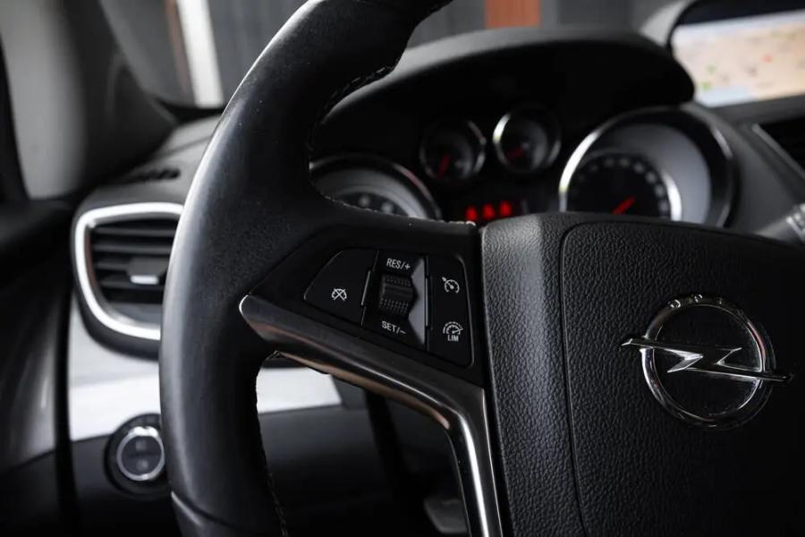 Melns Opel Mokka 2013 Jelgava, ar dzinēja tilpumu 1.60 L un nobraukumu 174 tūkst. km par 6500 €, foto 20 vietnē AUTOMOTO.COM.LV