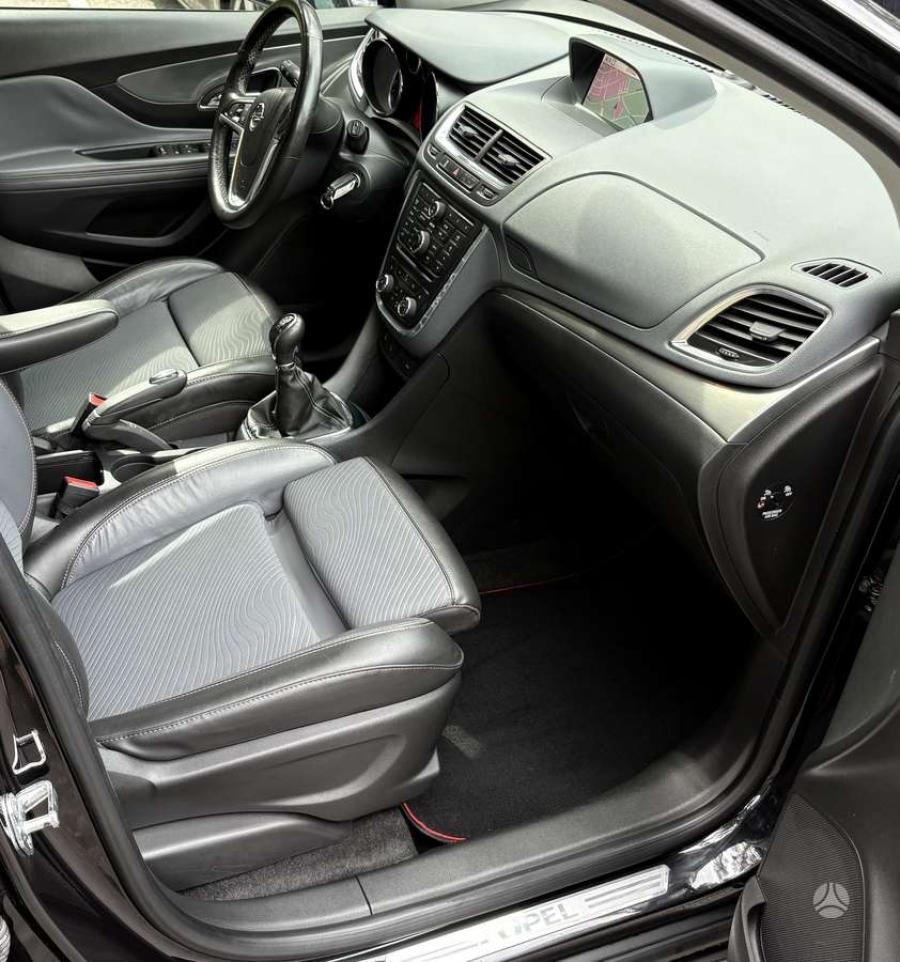 Black Opel Mokka 2013 in Druskininkai, with an engine capacity of 1.69 L and mileage of 179 thousand km for 7350 €, photo 20 on AUTOMOTO.COM.LV