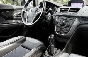 Black Opel Mokka 2013 in Druskininkai, with an engine capacity of 1.69 L and mileage of 179 thousand km for 7350 €, photo 22 on AUTOMOTO.COM.LV