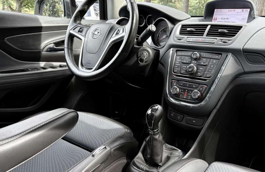 Black Opel Mokka 2013 in Druskininkai, with an engine capacity of 1.69 L and mileage of 179 thousand km for 7350 €, photo 22 on AUTOMOTO.COM.LV