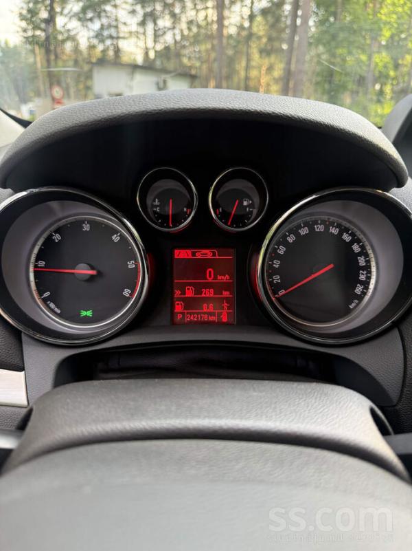 Black Opel Mokka 2013 in Riga, with an engine capacity of 1.70 L and mileage of 242 thousand km for 7100 €, photo 10 on AUTOMOTO.COM.LV