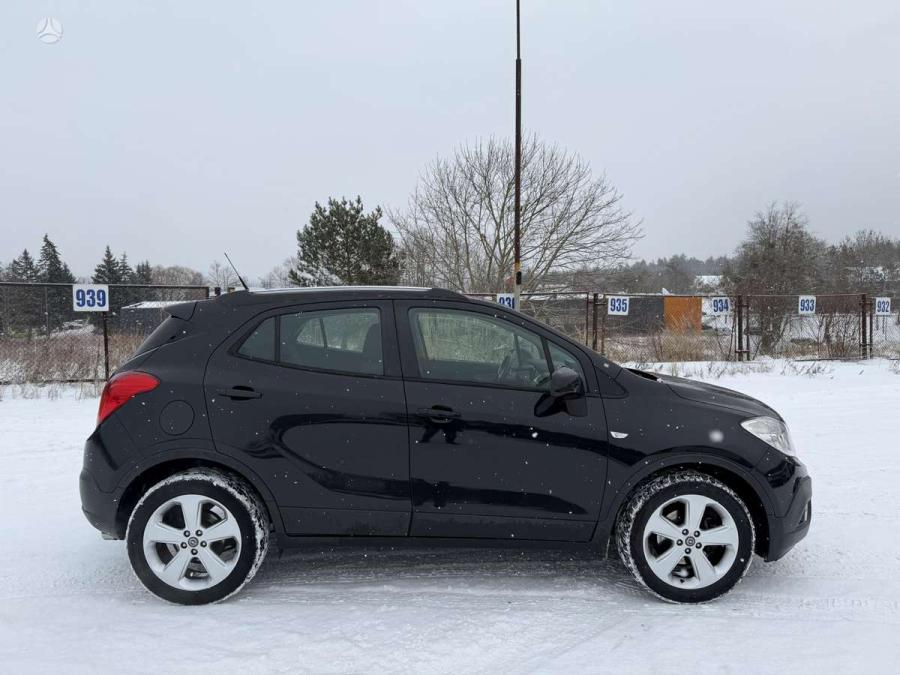 Black Opel Mokka 2014 in Alytus, with an engine capacity of 1.60 L and mileage of 236 thousand km for 7250 €, photo 8 on AUTOMOTO.COM.LV