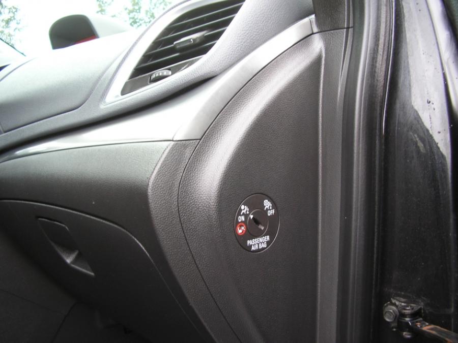 Black Opel Mokka 2014 in Riga, with an engine capacity of 1.70 L and mileage of 143 thousand km for 8950 €, photo 10 on AUTOMOTO.COM.LV