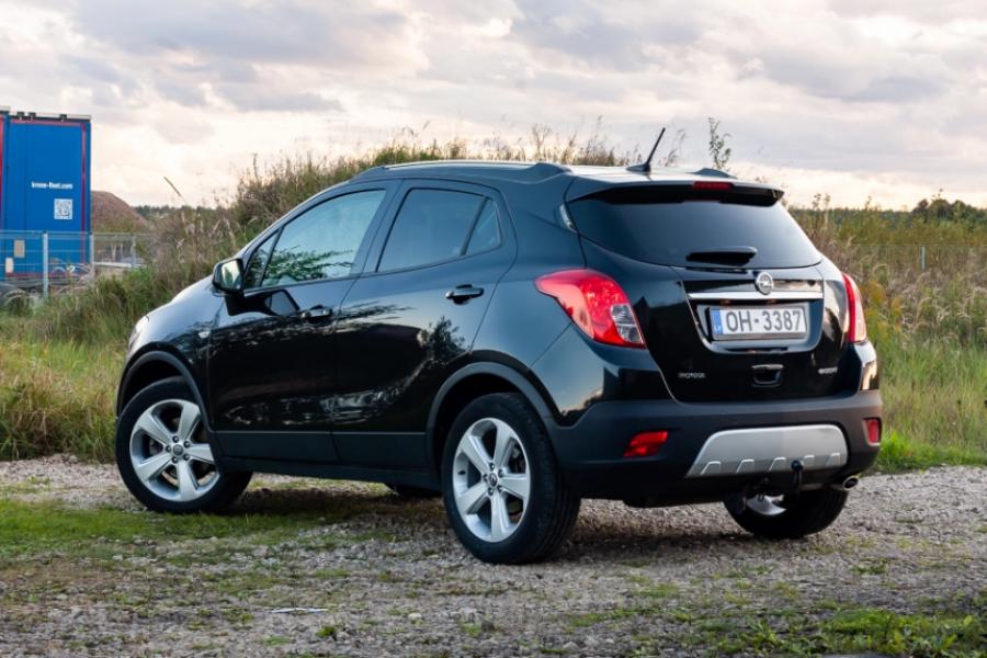 Black Opel Mokka 2014 in Riga, with an engine capacity of 1.70 L and mileage of 102 thousand km for 8995 €, photo 3 on AUTOMOTO.COM.LV