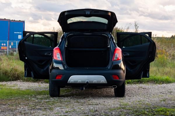 Melns Opel Mokka 2014 Rīga, ar dzinēja tilpumu 1.70 L un nobraukumu 102 tūkst. km par 8995 €, foto 5 vietnē AUTOMOTO.COM.LV