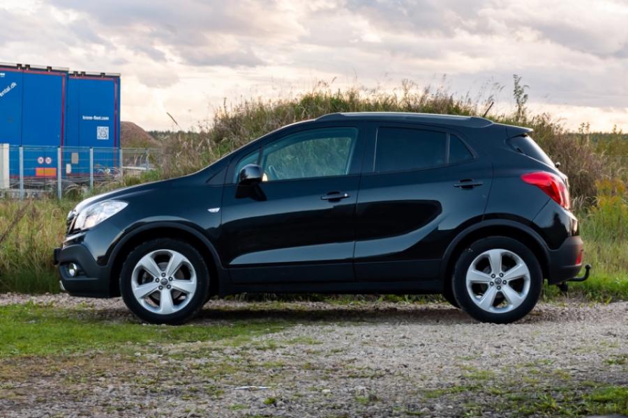 Black Opel Mokka 2014 in Riga, with an engine capacity of 1.70 L and mileage of 102 thousand km for 8995 €, photo 9 on AUTOMOTO.COM.LV