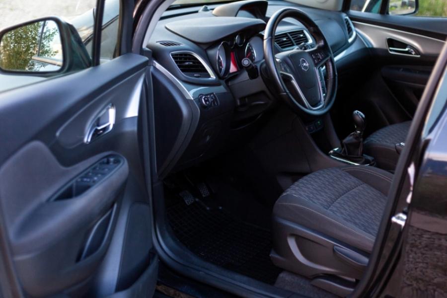 Black Opel Mokka 2014 in Riga, with an engine capacity of 1.70 L and mileage of 102 thousand km for 8995 €, photo 12 on AUTOMOTO.COM.LV