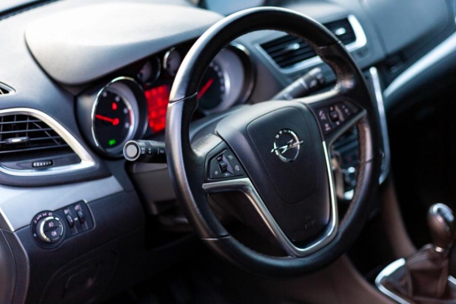 Black Opel Mokka 2014 in Riga, with an engine capacity of 1.70 L and mileage of 102 thousand km for 8995 €, photo 15 on AUTOMOTO.COM.LV
