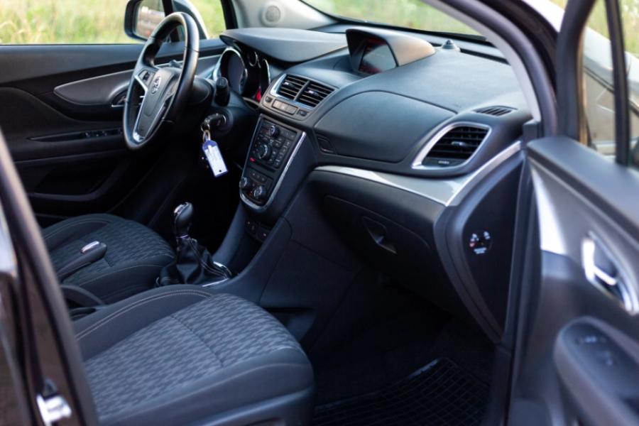Black Opel Mokka 2014 in Riga, with an engine capacity of 1.70 L and mileage of 102 thousand km for 8995 €, photo 18 on AUTOMOTO.COM.LV