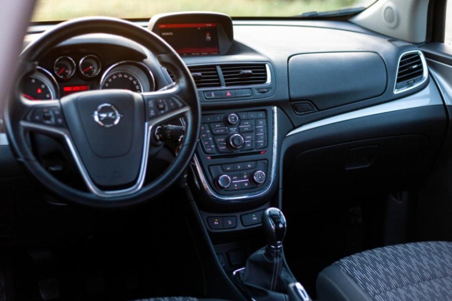 Black Opel Mokka 2014 in Riga, with an engine capacity of 1.70 L and mileage of 102 thousand km for 8995 €, photo 26 on AUTOMOTO.COM.LV